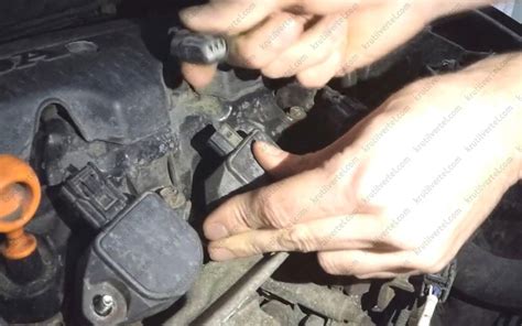 Снятие и установка свечей зажигания Honda Civic