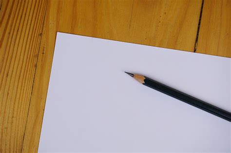 나무 테이블에 빈 종이 시트와 펜 빈티지 카피 스페이스 배경 컨셉 0명에 대한 스톡 사진 및 기타 이미지 0명 개념 계획