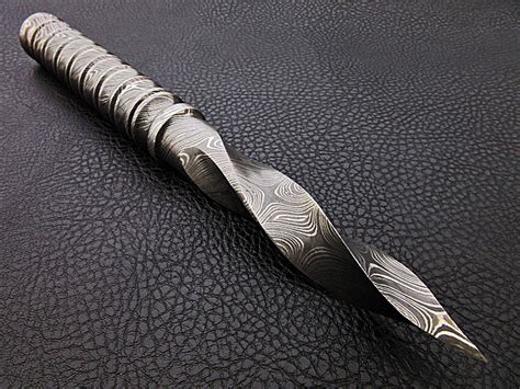 Handmade Cyclone Tri Edge Dagger Twisted Blade Damascus Blade D2 Tool