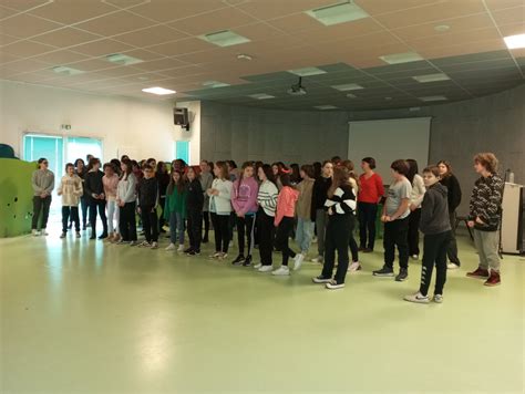 Une Chorale Très Happy Site Du Collège Jean Zay Niort