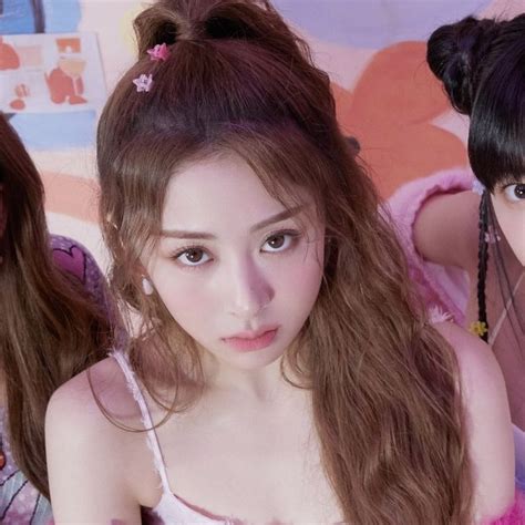 Lesserafim Yunjin Icon Huh Icons Kpop Heart Pink Symbols Pink