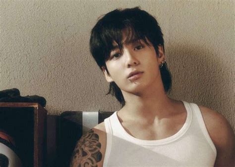 “عيون جونغكوك جميلة جدًا” صورة مفهوم الألبوم المنفرد “غولدن” Solid