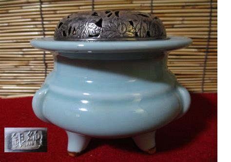 【やや傷や汚れあり】【仁】時代物 青磁香炉 香炉 牡丹透かし彫 純銀火屋 袴腰 香炉 古陶磁 茶道具 香道具 唐物の落札情報詳細