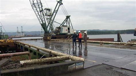 Federal Grant Pays For Tidewater Barge Electric Dock Crane