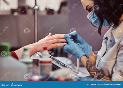 Beautician Master The Procedure To Trim And Remove Cuticles In The