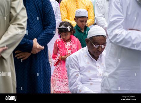 Guwahati India 22 April 2023 Indian Muslims Arrives To Offer Prayer