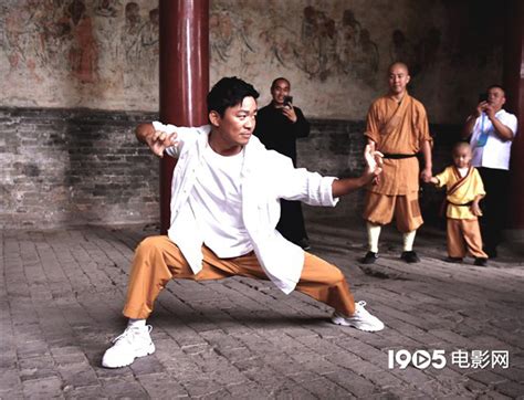 王宝强重回少林寺 感念师恩现场比武凤凰网