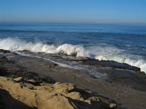 圣地亚哥海岸海滩海浪波浪岩石泡沫高清图片下载 正版图片320405724 摄图网