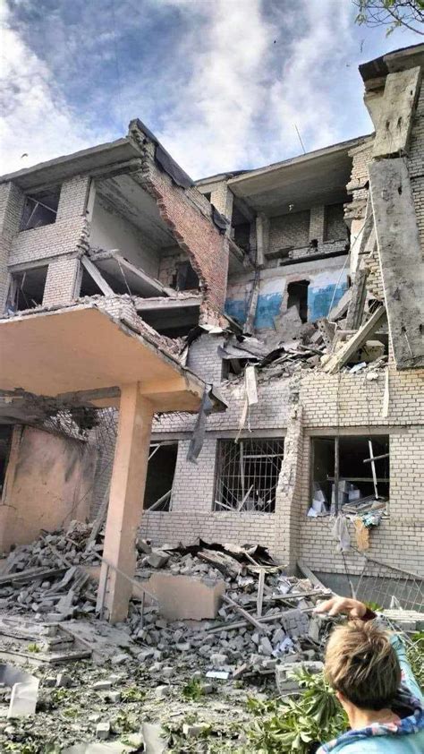 Рашисти вгатили авіабомбами по центру Херсона та Степногірська фото Останні та актуальні