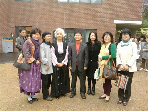 인지학연구센터 어제는 청계자유발도르프학교에서 열린 장구지 선생님의 고희연에 다녀왔습니다 전철을 환승하고 마을버스를 갈아 타고 나서야 도착한 학교는 주변에 식당들이 많은