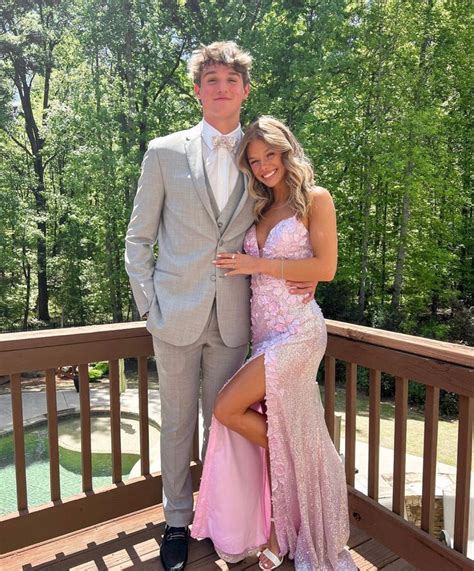 💐🥝💕 Prom Picture Poses Prom Photoshoot Prom Pictures Couples