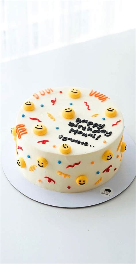 Cute Minimalist Buttercream Cakes Doodles Smiley Faces