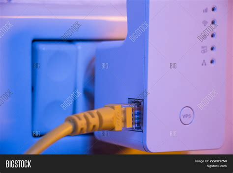 Wifi Extender Image Photo Free Trial Bigstock