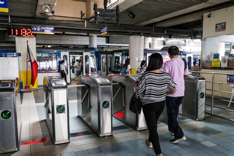 Halos 15K Kawani Ng Gobyerno Napagsilbihan Ng MRT 3 At LRT 2 Sa 3 Araw
