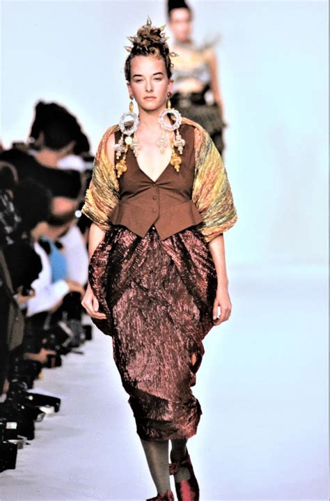Romeo Gigli Spring 1990 Ready To Wear Fashion Show Fashion How To