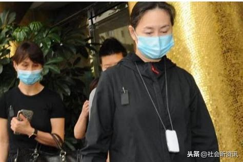 藍瓊纓三女兒現身殯儀館！52歲何超葭一頭短髮穿黑色t恤，真低調 每日頭條
