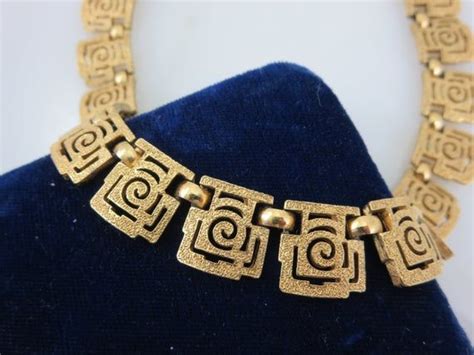 Vintage Trifari Necklace Gold Tone Costume Jewelry