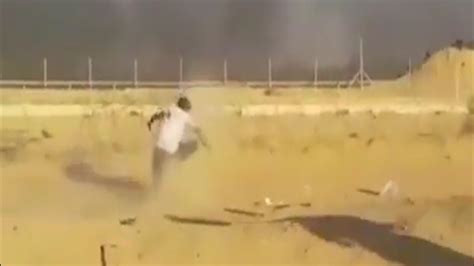 Un Vídeo Muestra A Un Palestino De 16 Años Abatido Por Disparos Del