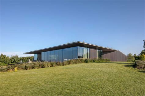 How To Use Terracing In Your Hillside House Design • Artfasad