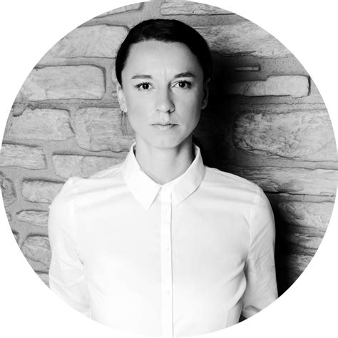 Porträt Von Eugenia Strasser Tagesspiegel Background