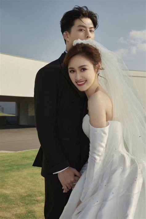 吳姍儒草原婚紗照曝光！ 激帥老公「背後緊牽小手」露甜笑 Ettoday星光雲 Ettoday新聞雲