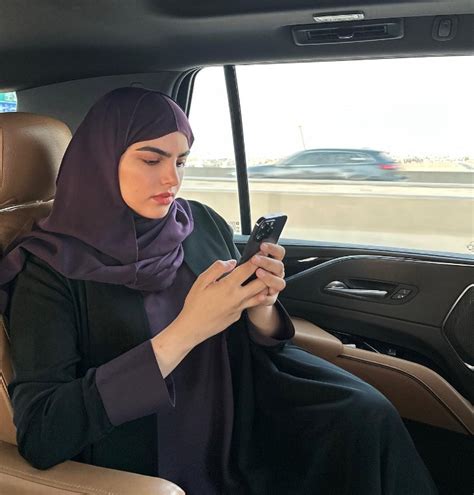 زوج سارة الودعاني يهديها سيارة رولز رويس بعد ولادتها