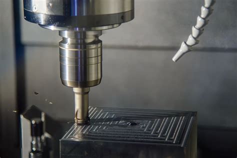 Cnc 밀링 기계는 인덱싱 가능한 공구에 의해 사출 금형 부품을 거칠게 절단합니다 강철에 대한 스톡 사진 및 기타 이미지 강철 러프 컷 0명 Istock