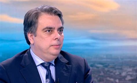 Асен Василев Няма лошо че Петков е звъннал да препоръча съпруга на Лена и аз съм се обаждал така