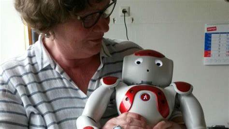 Zorgrobots Laveren Tussen Utopie En Dystopie