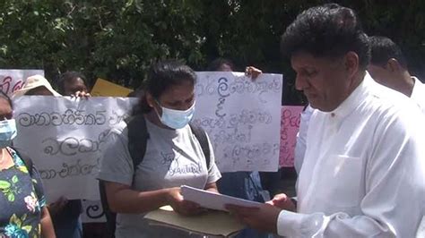 උද්ඝෝෂකයින් හමුවට සජිත් එයි අරුණ