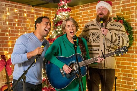 Erin And Ben Napier Act In Hgtv Christmas Movie A Christmas Open House Watch The Trailer