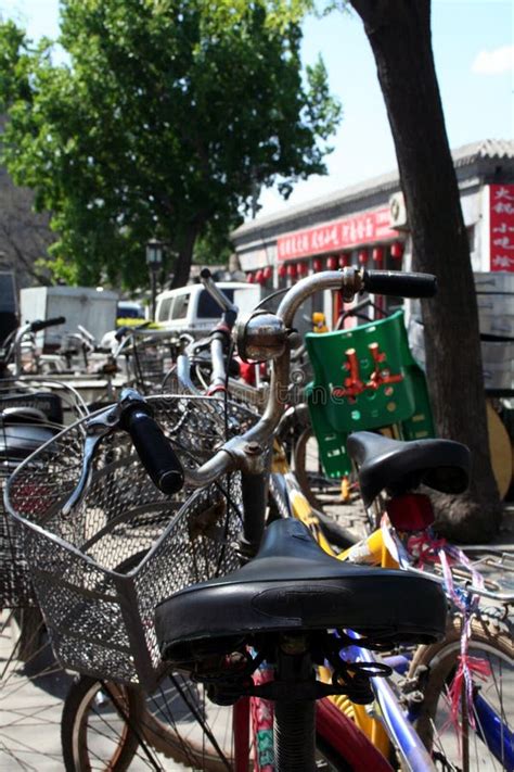 自行车 库存照片 图片 包括有 骑马 中国 城镇 旁观者 骑自行车 投标人的 运输 102425582