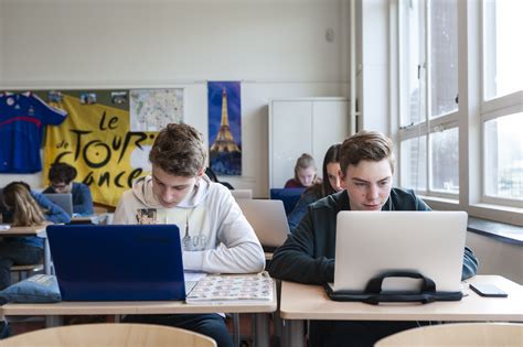 Laptop Voor School In De Klas Maken Toetsenbord Accu En Een Helder