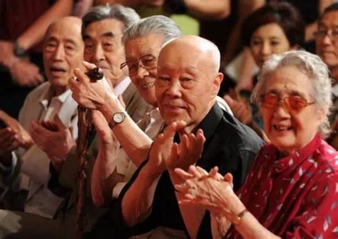 馮遠征濮存昕主持鄭榕的追思會，多位老藝術家共同出席 每日頭條