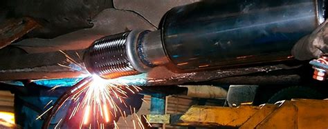 Газовая сварка глушителя автомобиля