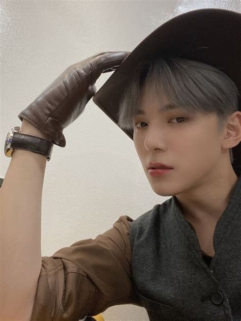 Monsta X ミニョク、真剣な眼差しにうっとりカリスマ性溢れる近況ショット公開 Kstyle
