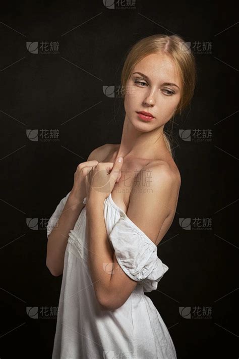 性感的年轻女子素材 花瓣网
