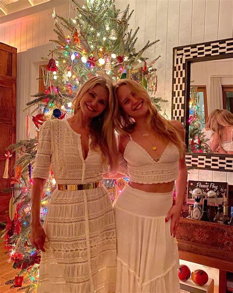 Celebrity Mother Daughter Look Alikes With Twinning Style Pics