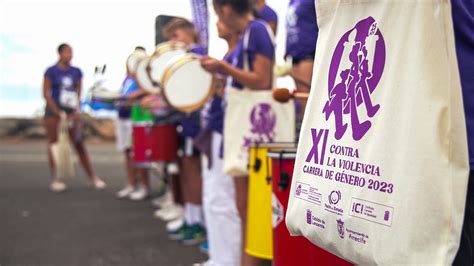 Una Marea Violeta Dice No A La Violencia De Género En Arrecife