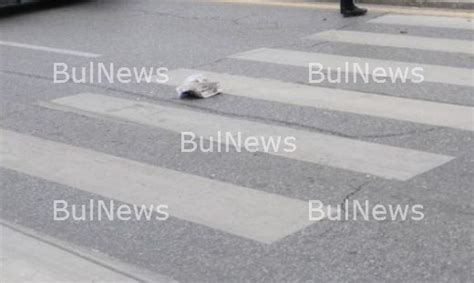 Шофьор връхлетя върху детенце на пешеходна пътека и го прати в болница