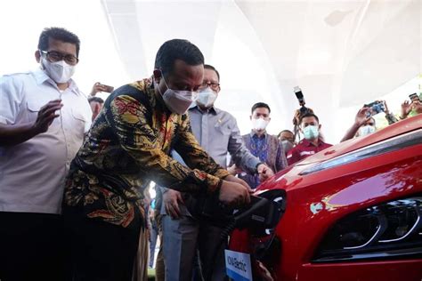 Launching Spklu Pln Ulp Mattoanging Plt Gubernur Sulsel Isi Daya Mobil Listrik Input Rakyat