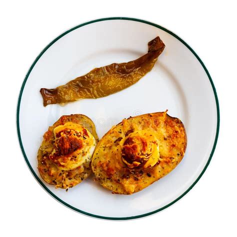 Plato Con Patatas Rellenas Con Huevo Hervido Imagen De Archivo Imagen De Almuerzo Restaurante