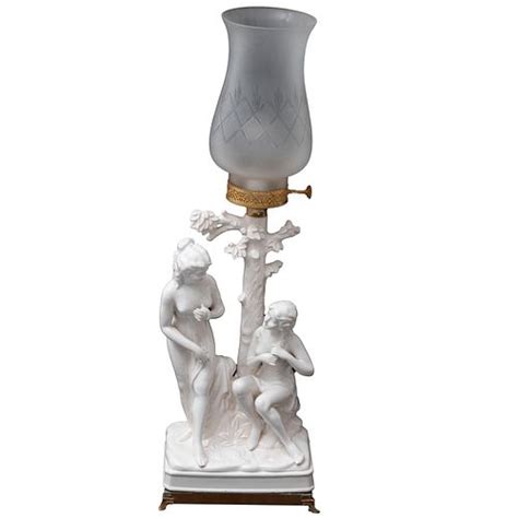 LÁmpara De Mesa Sxx Elaborada En Porcelana Con Base De Metal Dorado