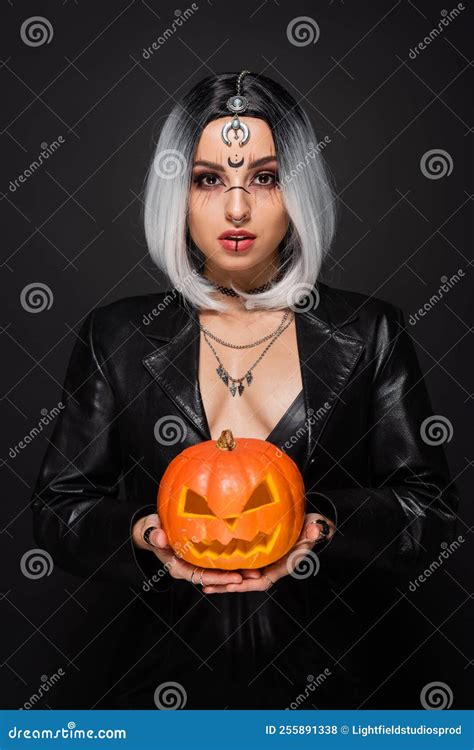 Mujer Sexy En Maquillaje De Brujas De Halloween Foto De Archivo