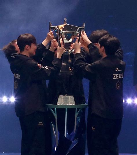 T1의 롤드컵 4회 우승 그 순간 해외 중계진은 Skt를 언급했다 아시아경제