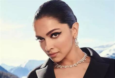 Deepika Padukone And Her Eye Makeup Always Steal The Spotlight Take