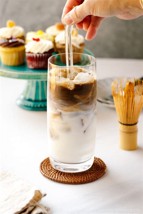 Iced Hojicha Latte アイスほうじ茶ラテ Just One Cookbook