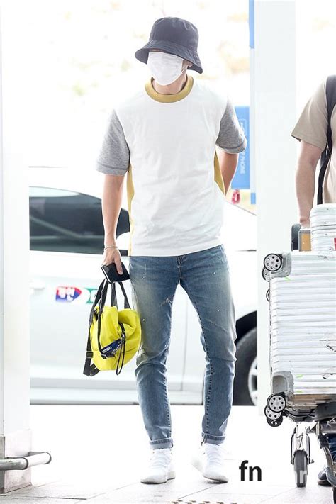 [포토] 슈퍼주니어 동해 ‘규칙적인 운동으로 만든 몸매 헉스