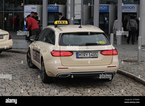 Messe München Mercedes E Klasse Taxi Am Taxistand Munich Trade