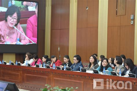 ФОТО Үе үеийн парламентын эмэгтэй гишүүд чуулгандаа иржээ